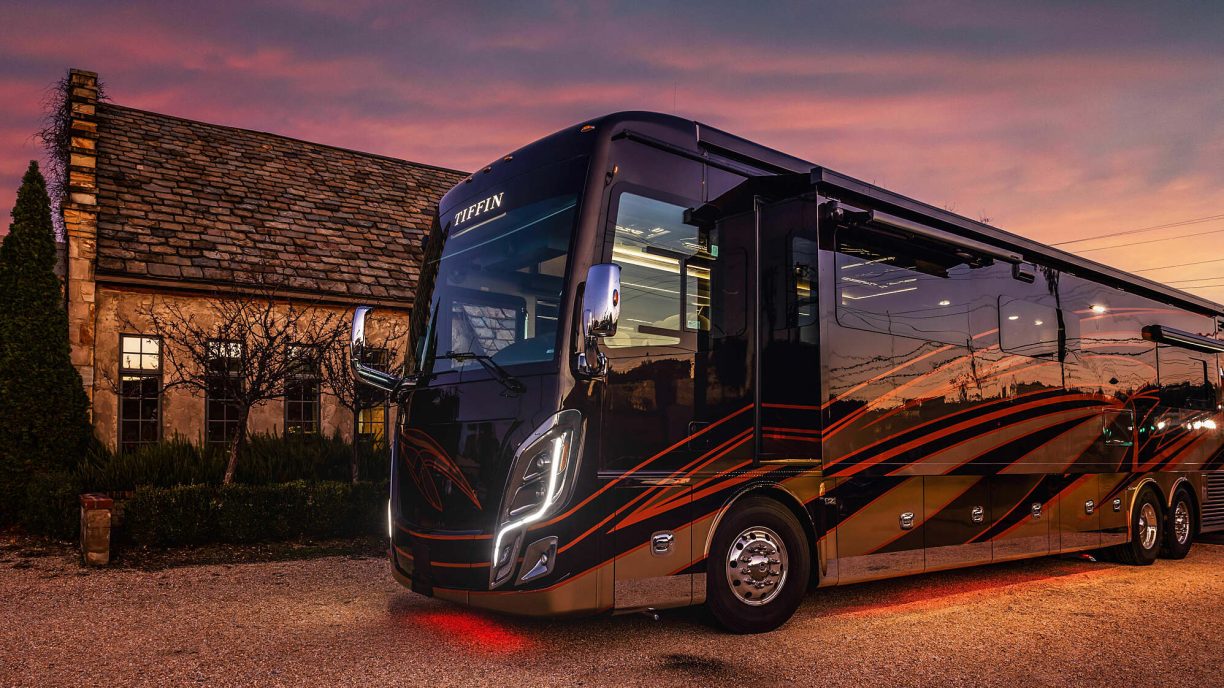 2023 Zephyr 45 FZ Floor Plan Spotlight - Tiffin Motorhomes