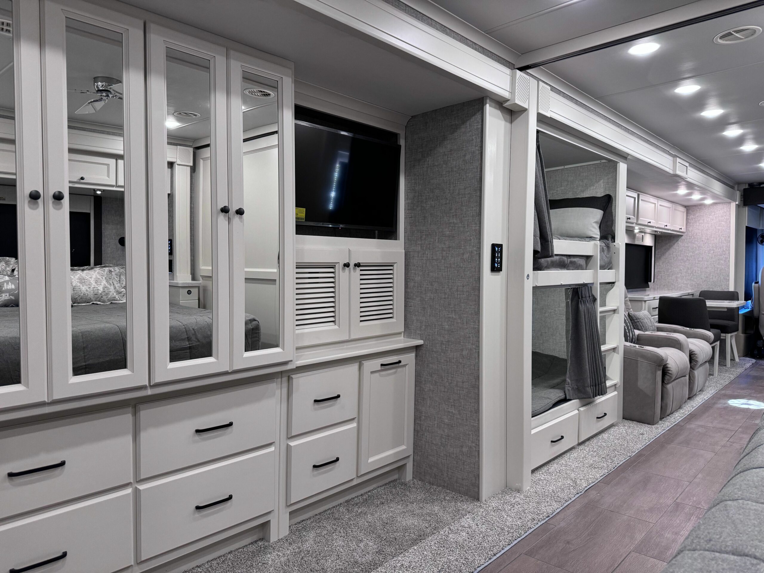 2025 Open Road Allegro - Tiffin Motorhomes