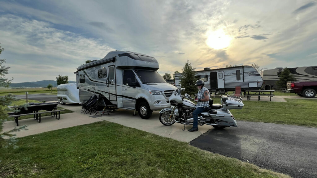 How to Set Up Your RV at a Campsite for Beginners - Tiffin Motorhomes